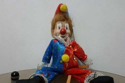 Кукла клоун с фарфоровой головой на веревках