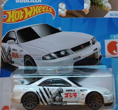 Hot Wheels Nissan skyline gtr bnr r33