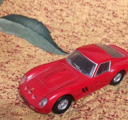 Hot wheel ferrari 250 gto 1/43 2011