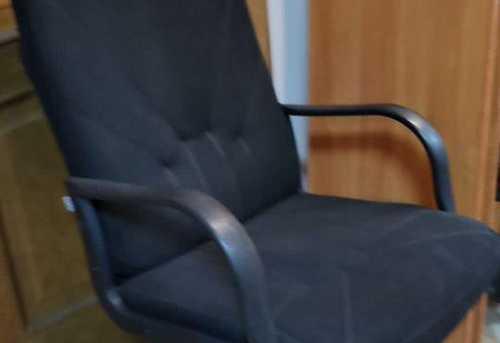 Большое черное Офисное кресло бу
