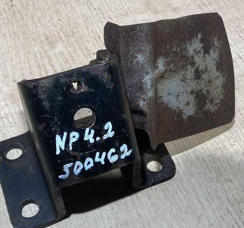 Кронштейны крепления двс 4,2i Nissan patrol y60