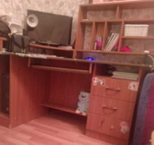 Компьютерный стол