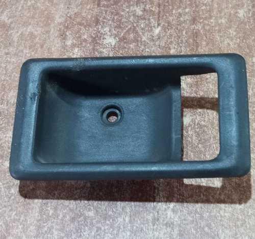 Накладка крючка двери багажника Land Rover Discove