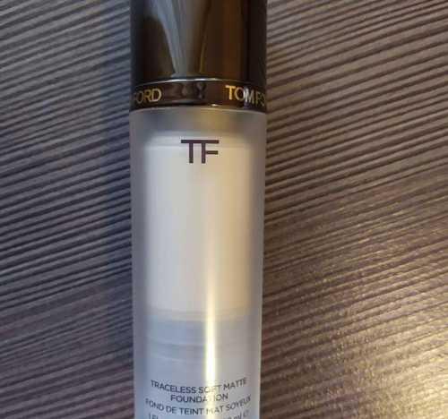 Tom Ford тональный крем traceless soft matte