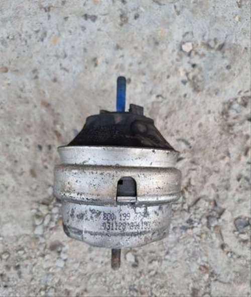 Опора двигателя Audi A6 C5 4B2 AGA 2.4