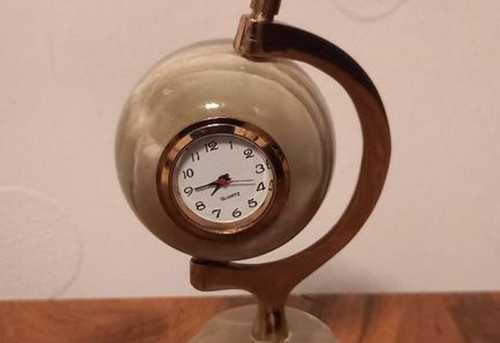 Часы настольные Глобус из Оникса