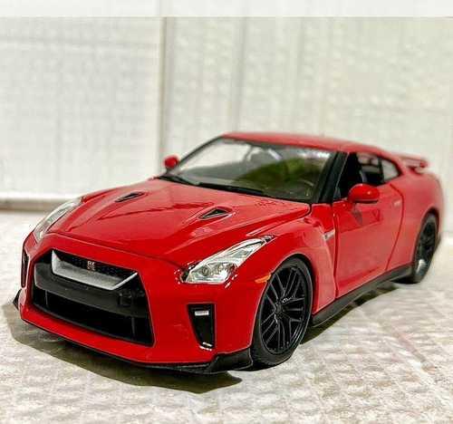 Модель Nissan GT-R R35 2017 1:24 Bburago