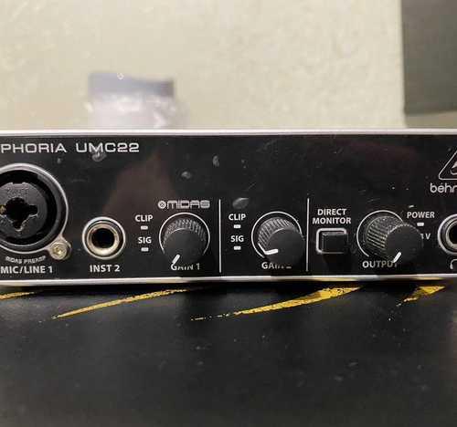 Звуковая карта behringer umc22