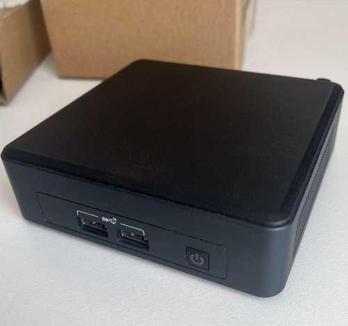 Intel NUC 11 Pro Kit NUC11TNKi3