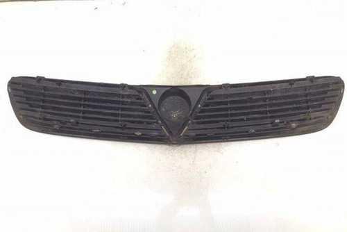 Решетка радиатора 13106814 Opel Vectra C (2002-200