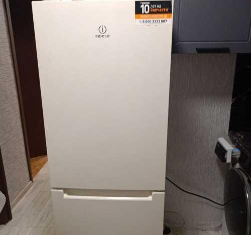 Холодильник indesit бу 168х62х60