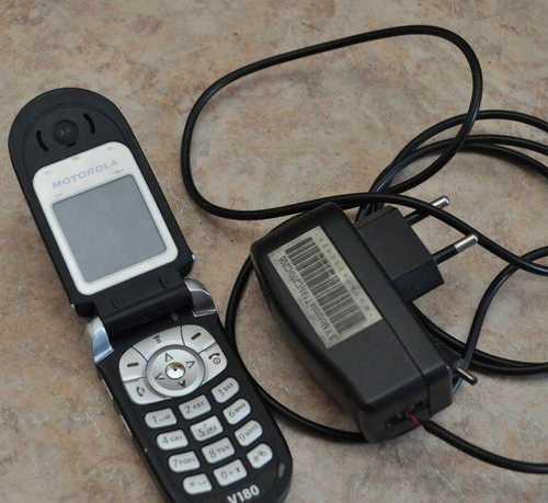 Мобильный кнопочный телефон motorola V180