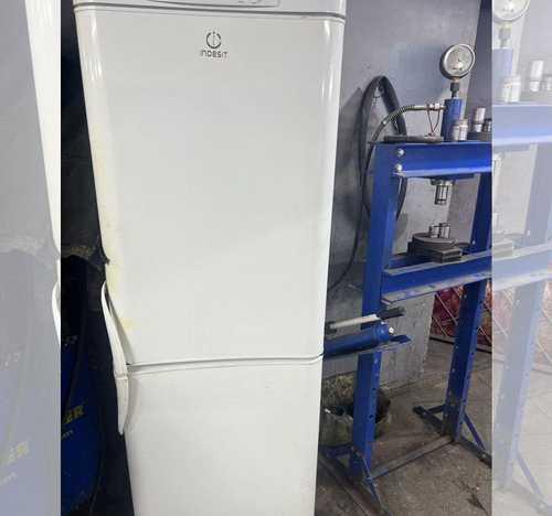 Холодильник indesit wt-sng