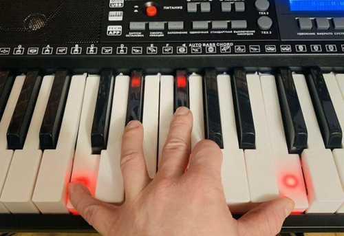 Синтезатор для Обучения с Подсветкой Клавиатуры