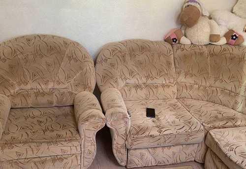 Большой угловой диван с креслами