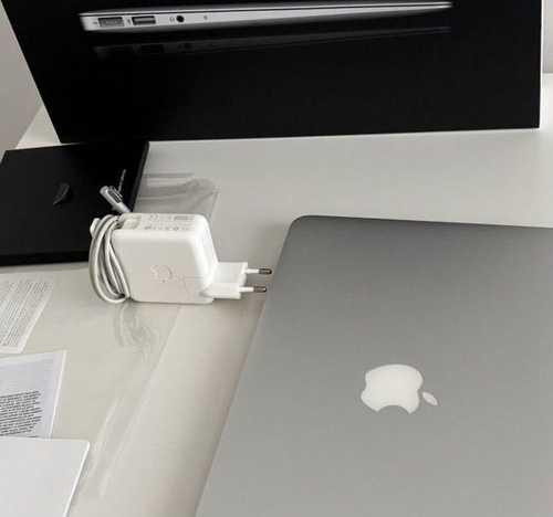 Apple macbook air 11.6 4/128gb