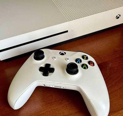 XBox One S 1000GB с Дисководом и Играми