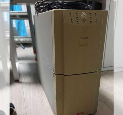 APC SMART UPS 2200