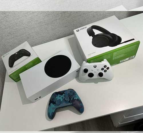 Xbox series s, 3 геймпада, Xbox Wireless Headset