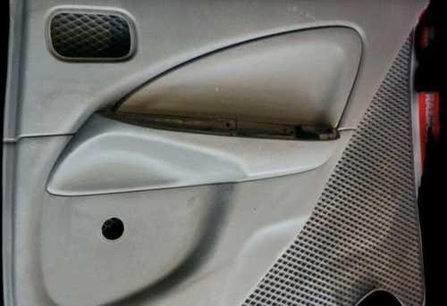 Обшивка боковой двери задняя правая Nissan Almera