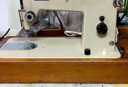 Швейная машинка радом