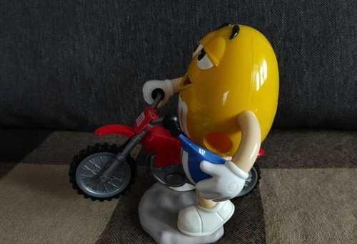 Игрушка мотоцикл M&Ms