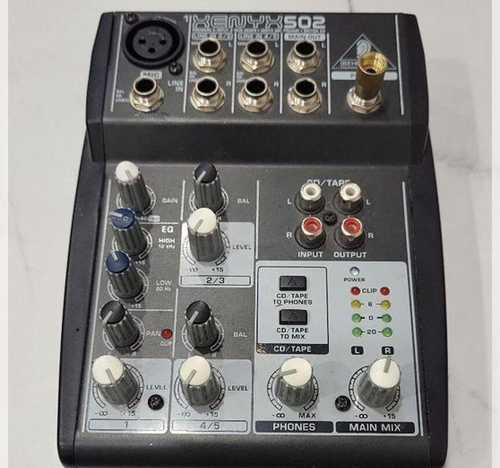 Микшерный пульт behringer