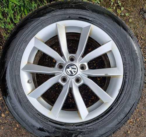 Nokian Tyres Hakkapeliitta R2 215/65 R17