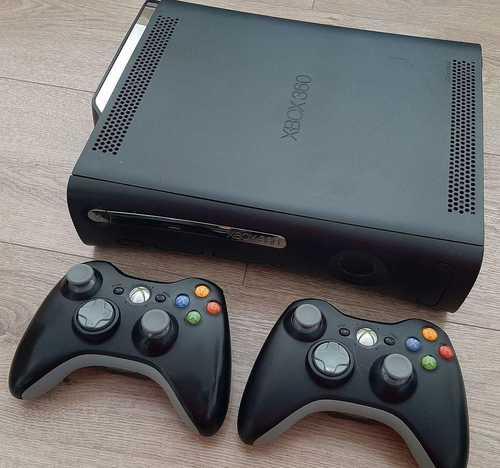 Xbox 360 Elit   60 игр, 2 джойстика