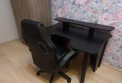 Стол компьютерный с подставкой под монитор