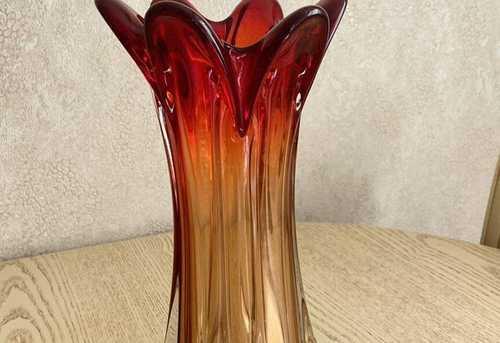Ретро ваза из цветного стекла Чехия Высота: 30 см