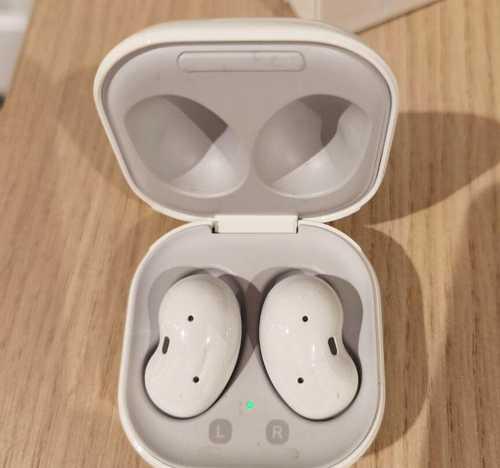 Беспроводные наушники samsung galaxy buds live