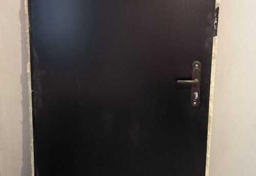 Дверь входная металлическая от застройщика