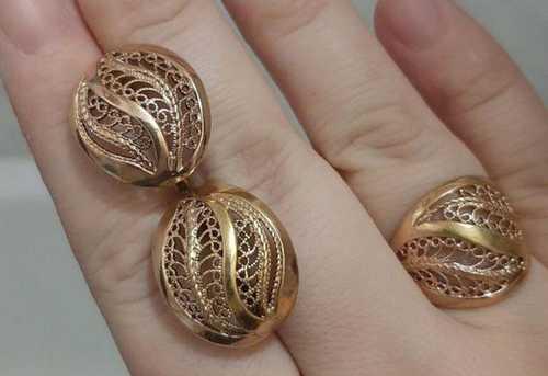 Комплект золотой (серьги и кольцо)