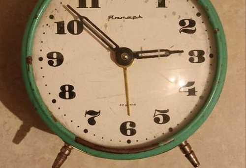 Часы будильник механические старинные