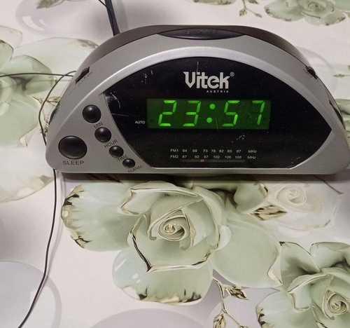Радио часы Vitek часы, будельник, радио