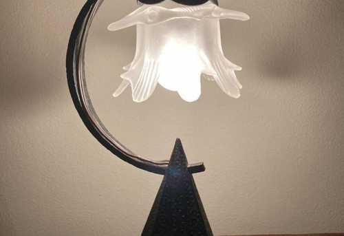 Настольная лампа-светильник в стиле Ар Деко
