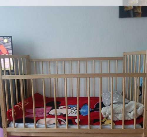 Продам детскую кроватку