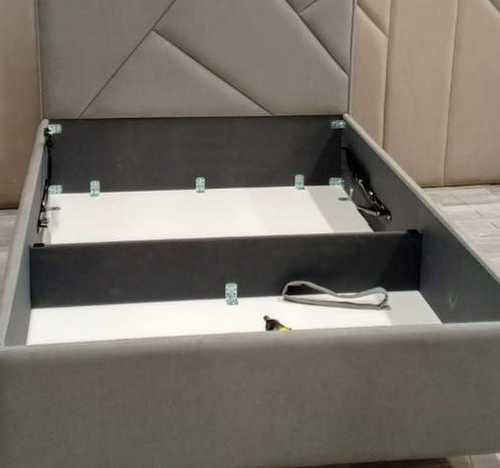 Кровать с парящим эффектом