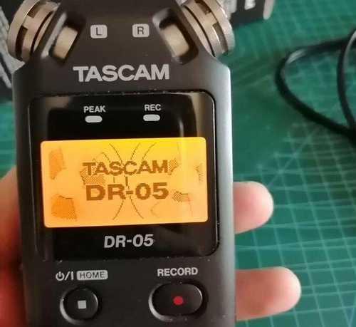 Цифровой диктофон Tascam DR-05
