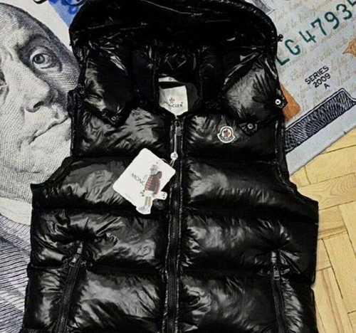 Жилетка moncler черная с капюшоном