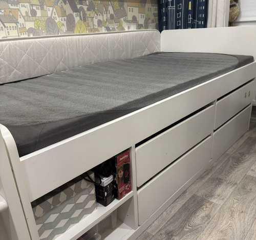 Кровать IKEA Слэкт с полками и выдвижными ящиками