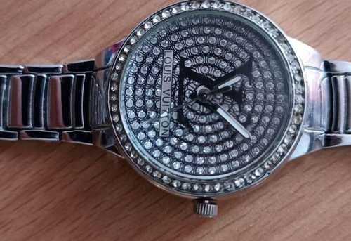 Часы женские Louis Vuitton
