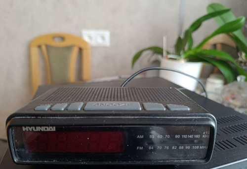 Радиоприемник- будильник Hyundai H15-26