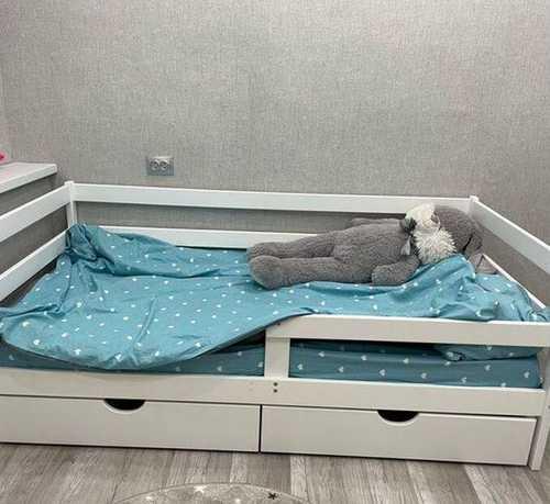 Кроватка с бортиком софа от 2х лет из массива