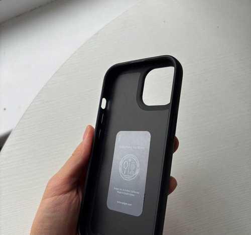Чехол iPhone 15 spigen