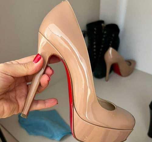 Туфли Christian Louboutin 35,5 Италия