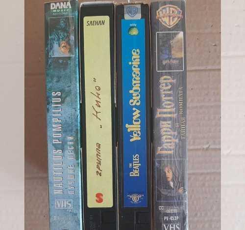 Видеокассеты VHS и наклейки