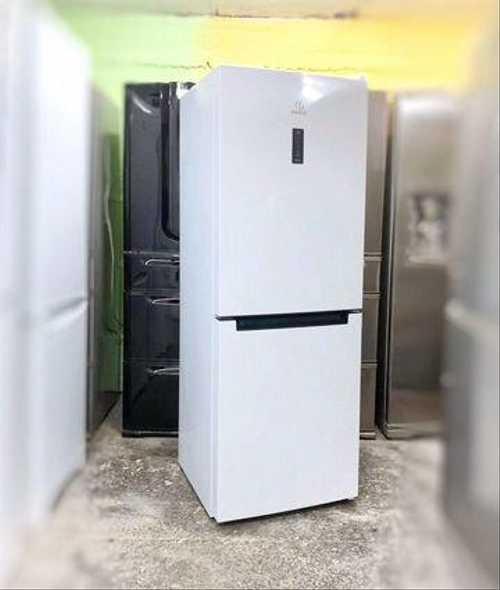 Холодильник бу как новый Indesit с дисплеем