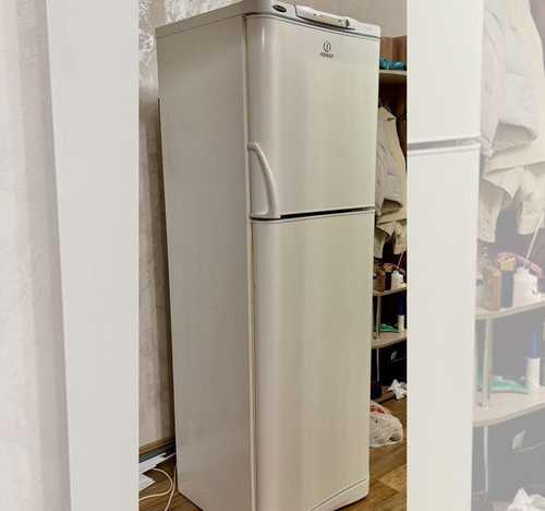 Холодильник indesit R36NFG.015